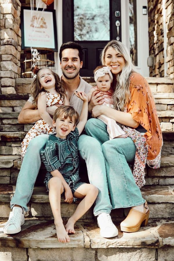 How To Plan An Adorable Flower Power Birthday Party For Baby Girl ...